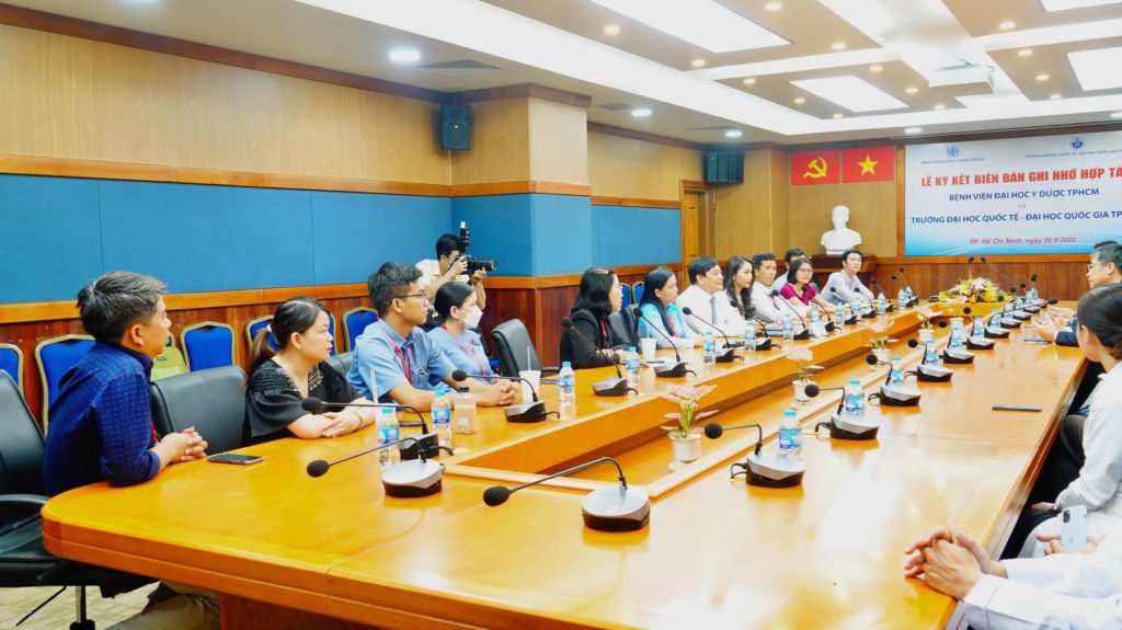 INTERNATIONAL UNIVERSITY SIGNS AN MOU IN COOPERATION WITH THE ...