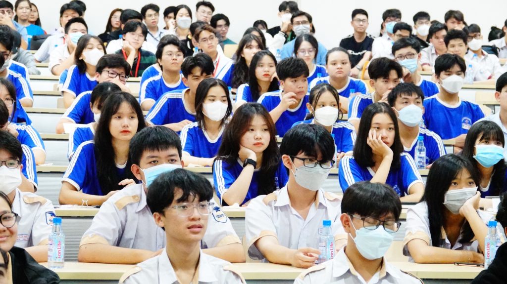 PROF. PAUL HO BROUGHT THE “BLACK HOLES AND ASTRONOMY” TO INTERNATIONAL ...